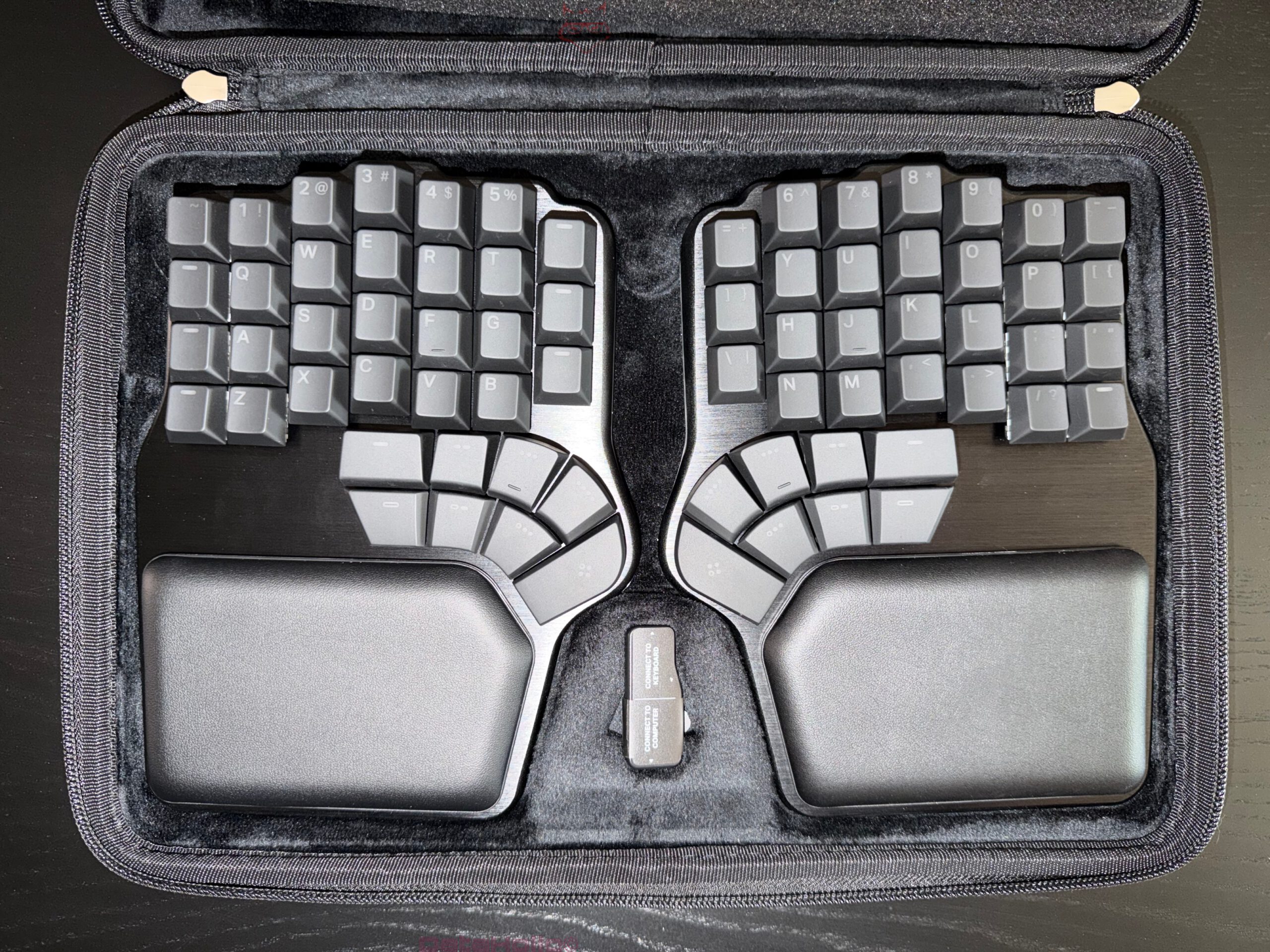 Unboxing: Dygma Defy – Teclado dividido con alma de maletín – DataHolic